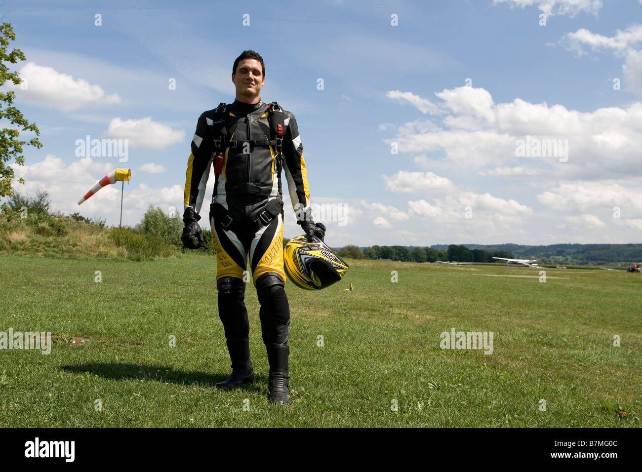 Skydiver ride hi-res stock photography and images - Alamy