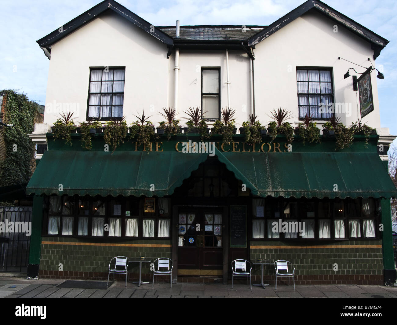 The chancellors pub hi-res stock photography and images - Alamy