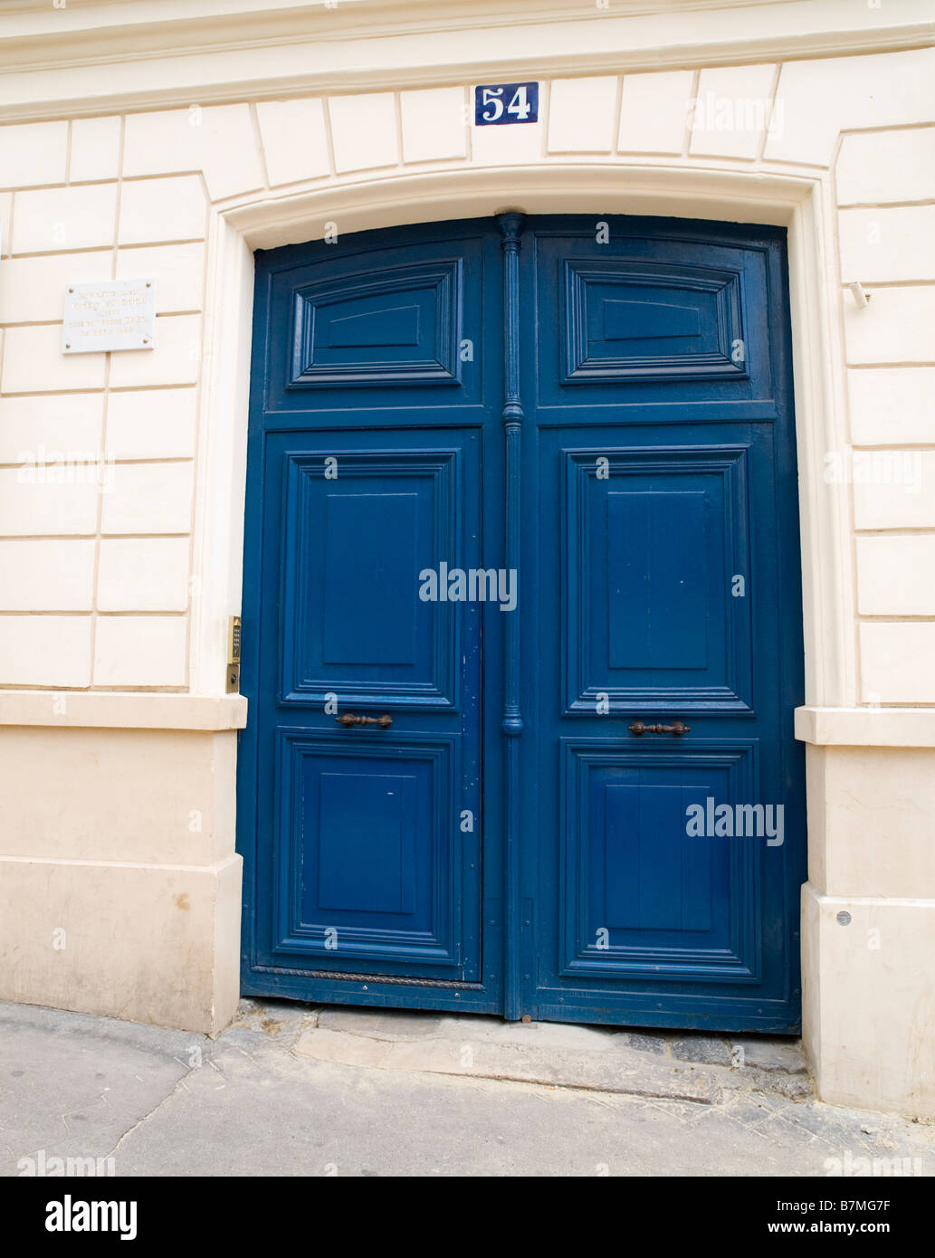 Close up of the door to no 54 Rue Lepic where Vincent Van Gogh lived in ...