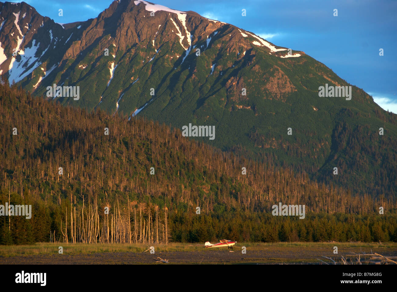 Float plane alaska mountains hi-res stock photography and images - Alamy