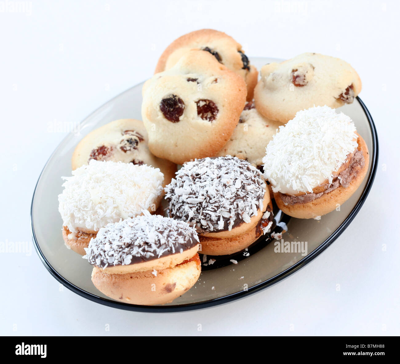 Plate of sweet chocolate cookies Stock Photo - Alamy