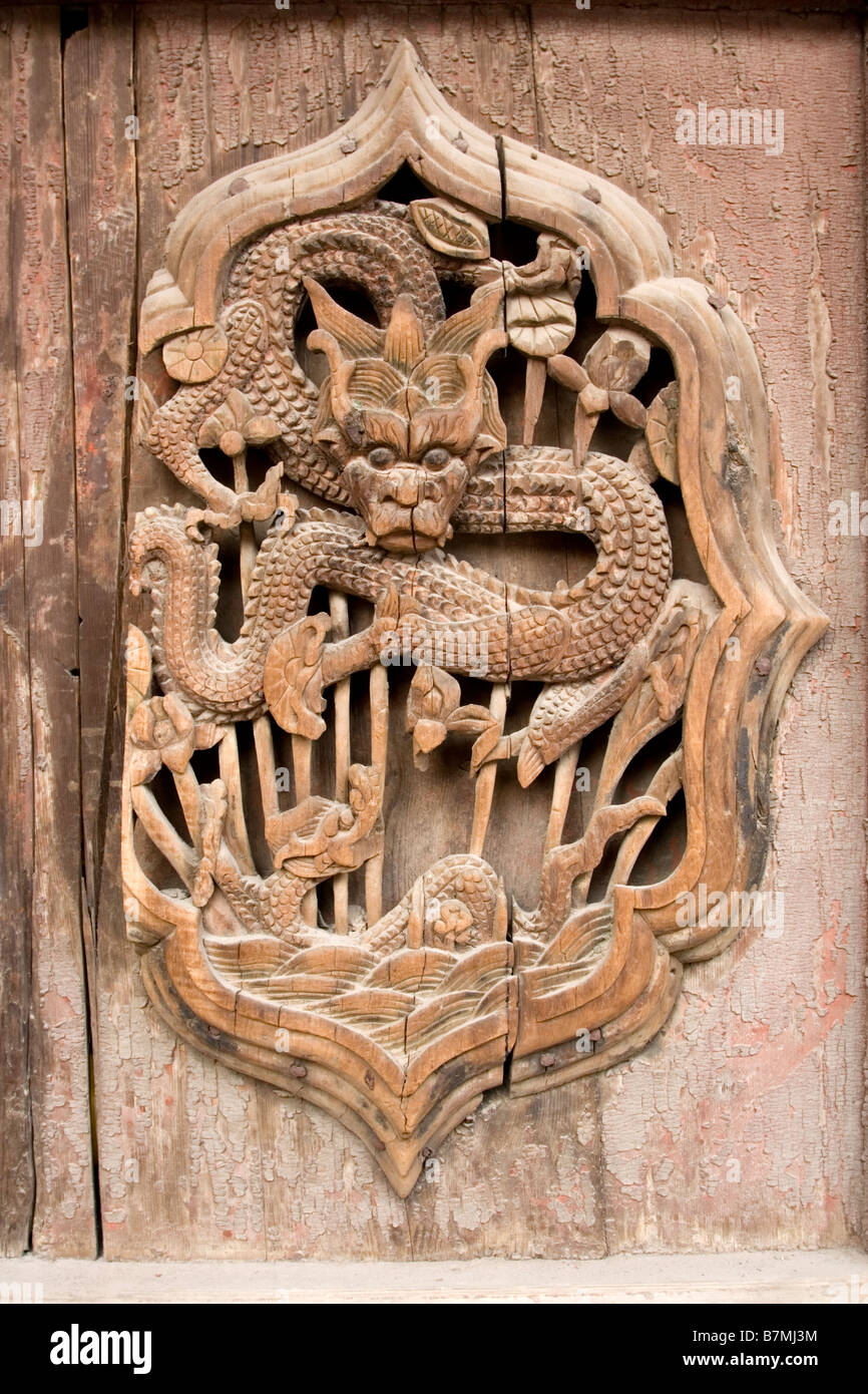 Dragon wood carving hi-res stock photography and images - Alamy