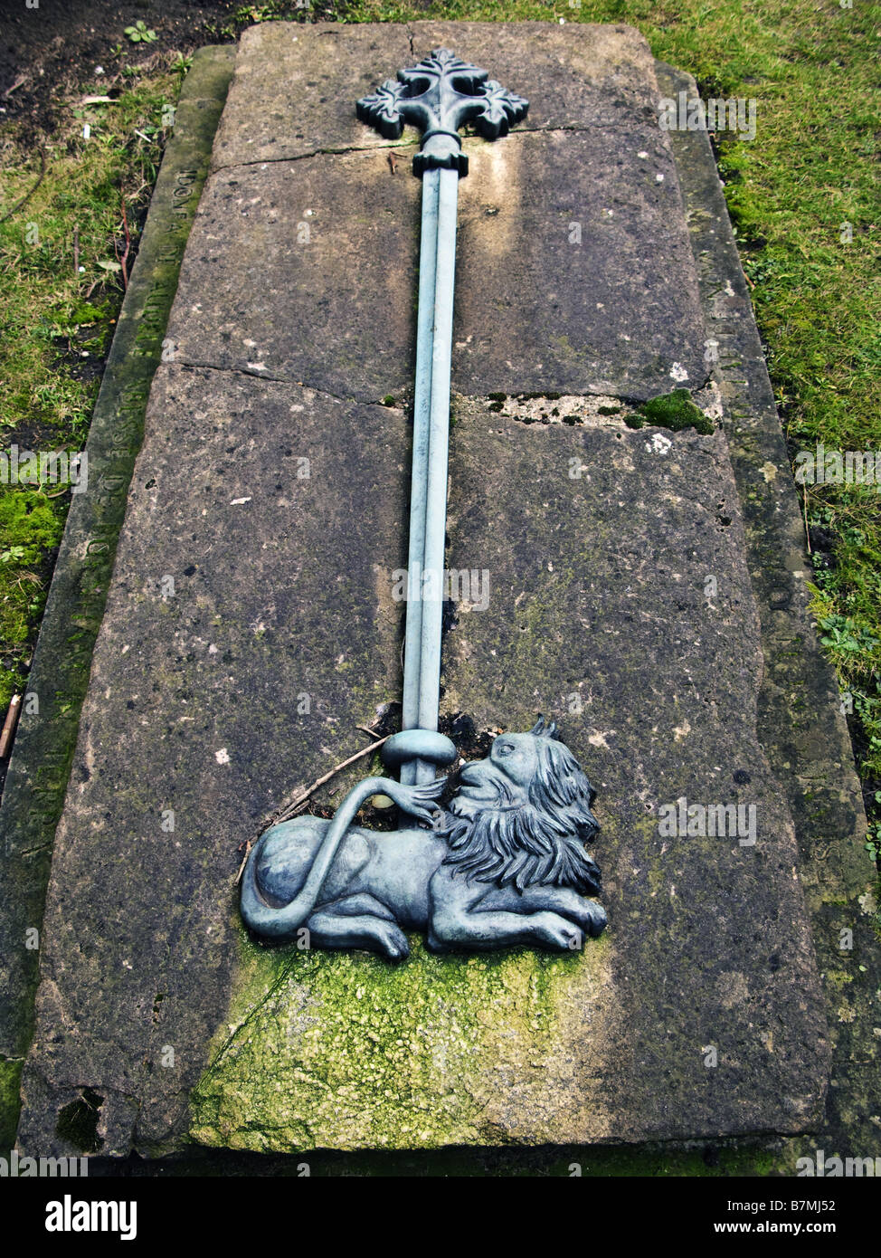 Grave lion hi-res stock photography and images - Alamy