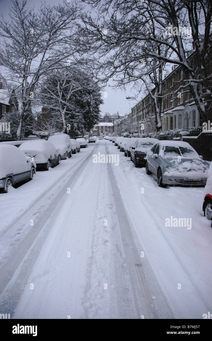 Snowy london street Stock Photo - Alamy