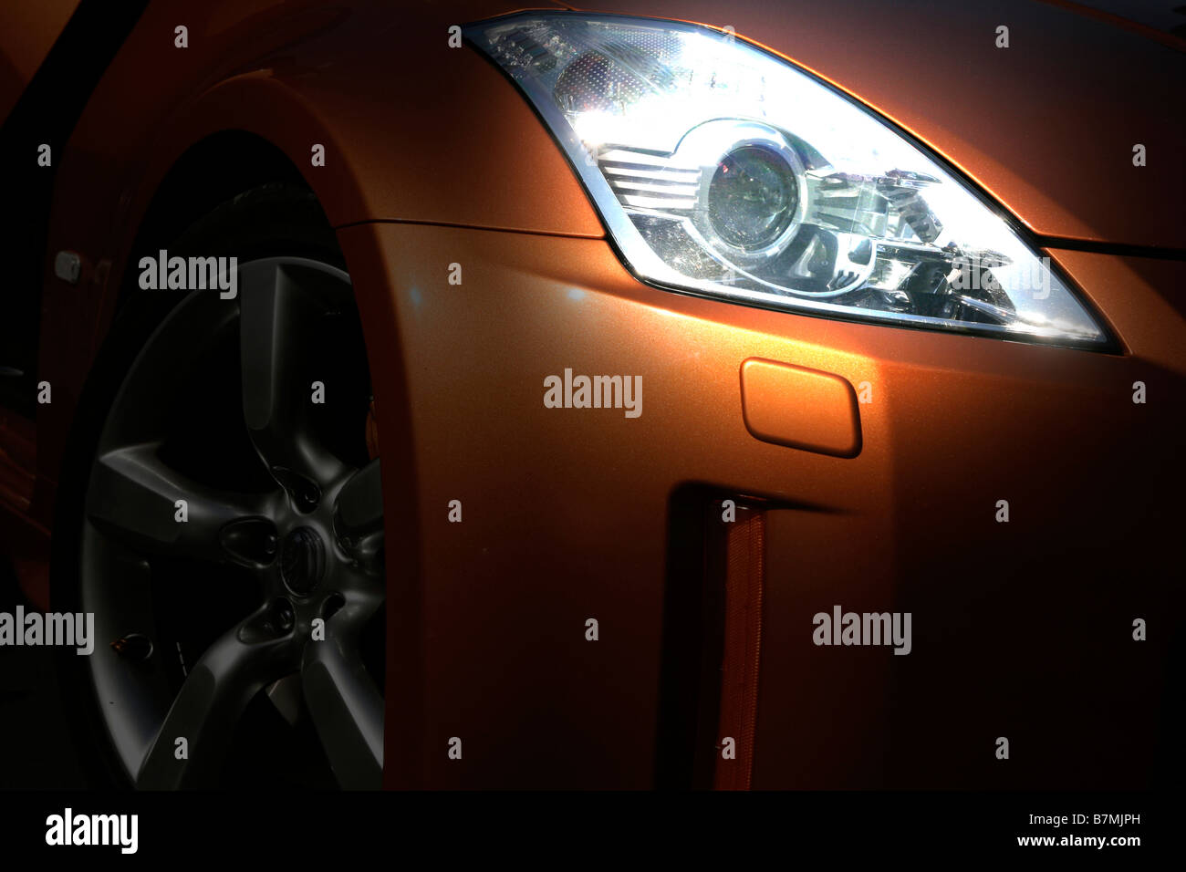 Orange traffic light close up hi-res stock photography and images - Alamy