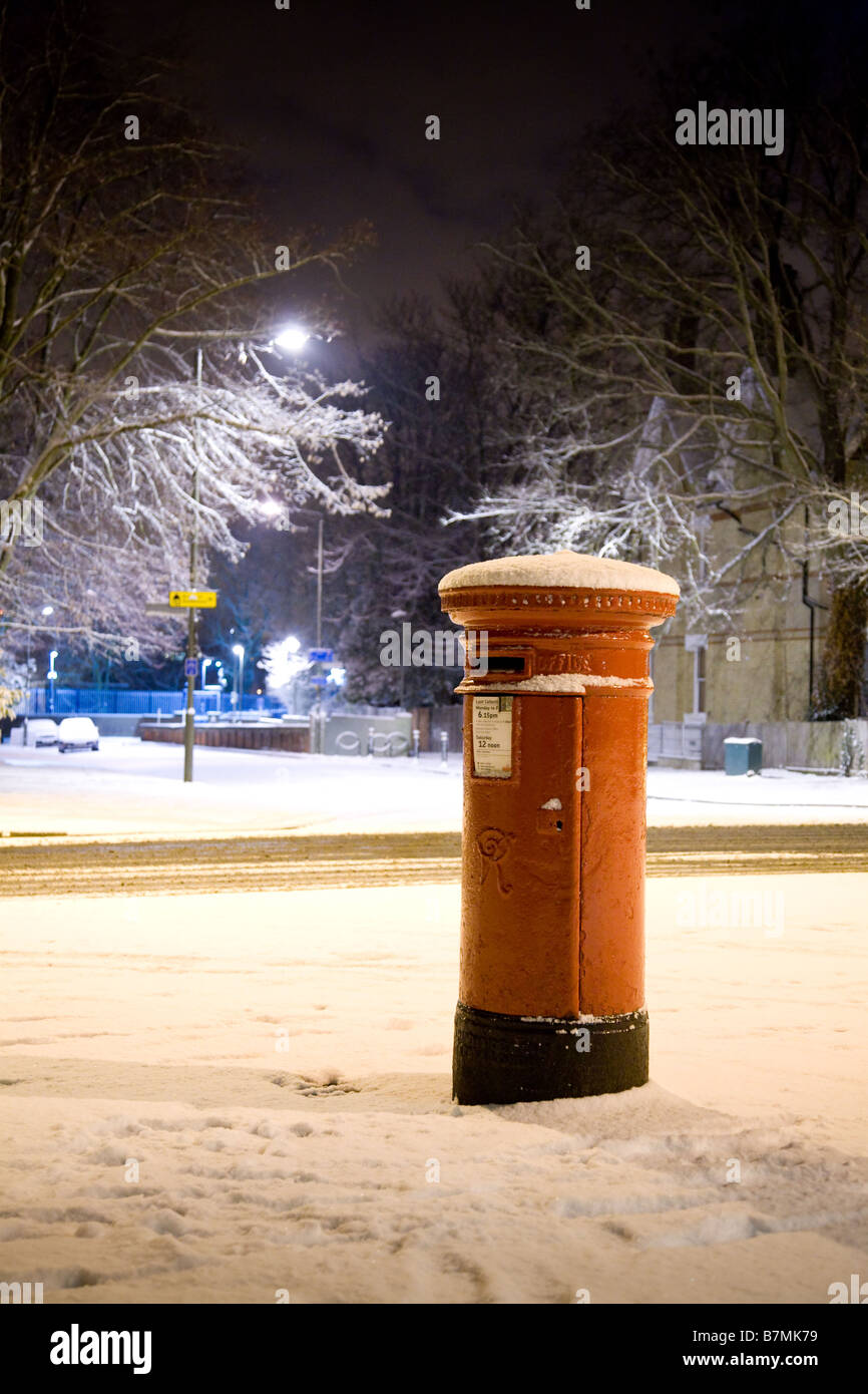 Post box in the snow hi-res stock photography and images - Alamy