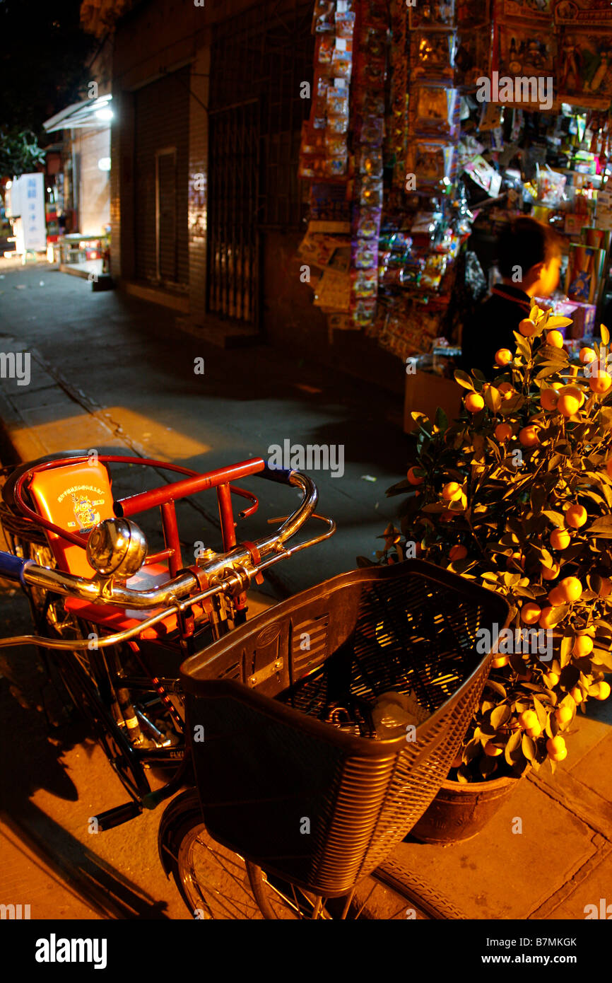 China street sidewalk hi-res stock photography and images - Alamy