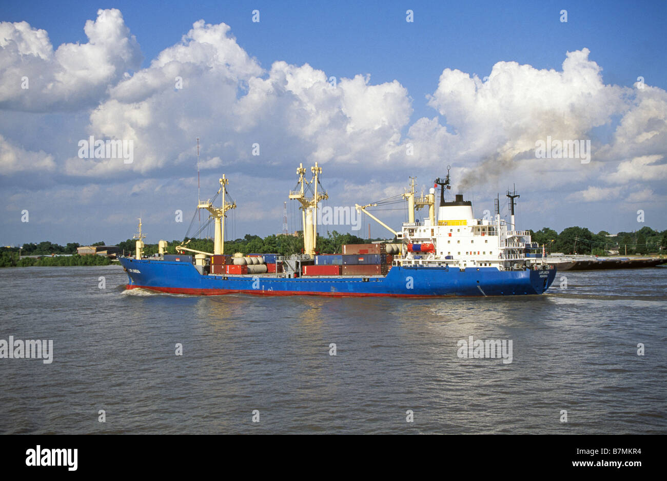 Cargo ships on mississippi river hi-res stock photography and images ...