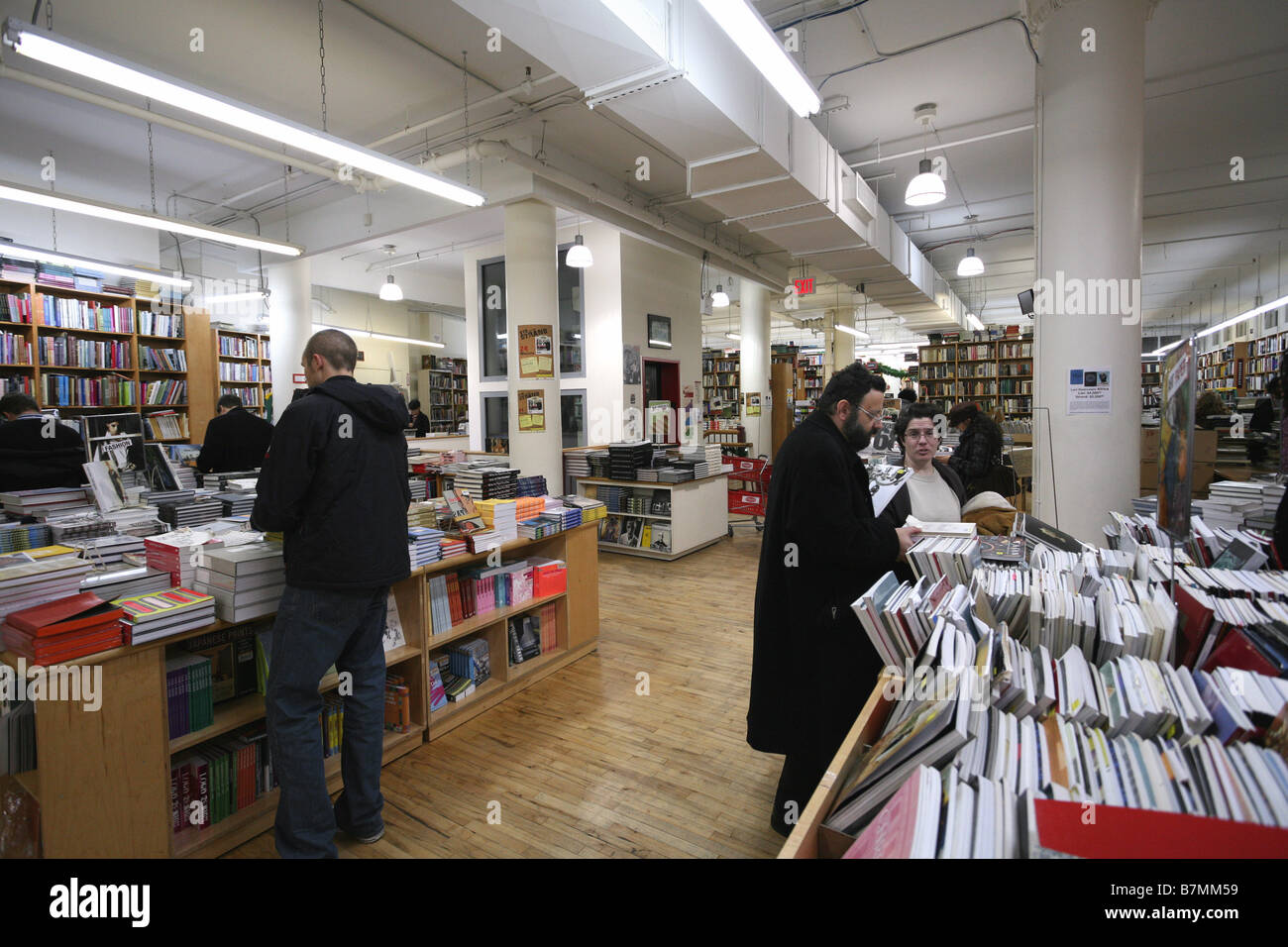 The strand bookstore hi-res stock photography and images - Alamy