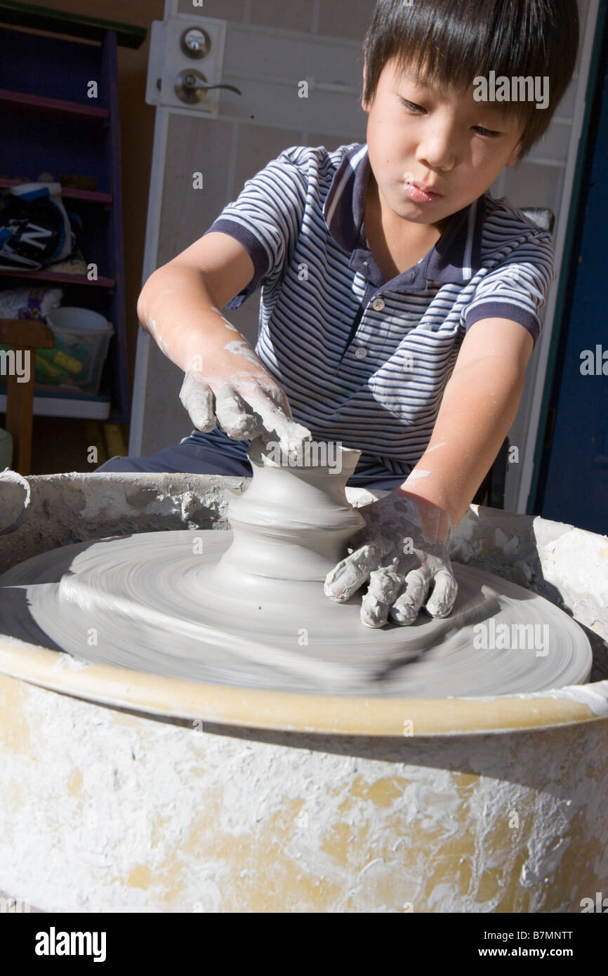 Japan pottery class hi-res stock photography and images - Alamy