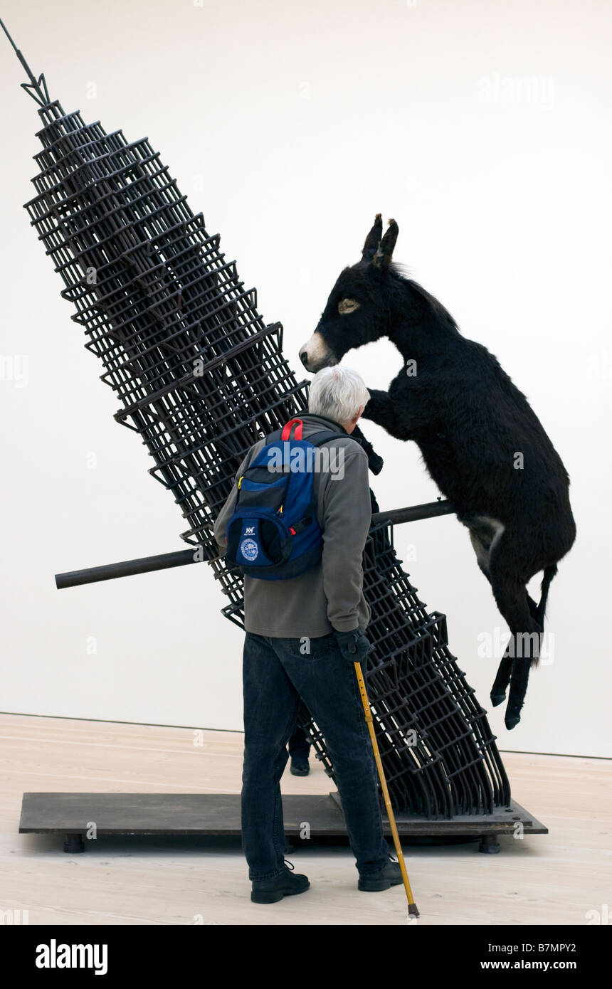 Saatchi Gallery London Stock Photo - Alamy