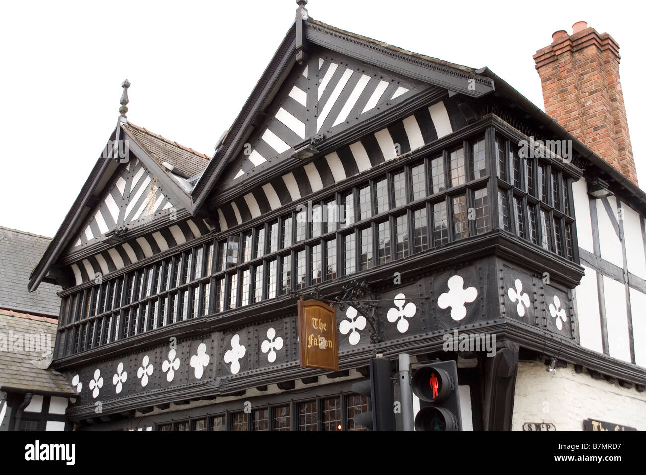 Medieval pub window hi-res stock photography and images - Alamy