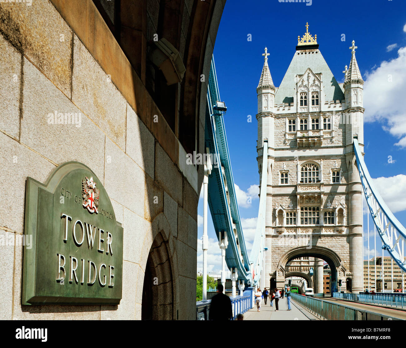 GB LONDON TOWER BRIDGE SHOWING SIGN AND PEOPLE Stock Photo - Alamy