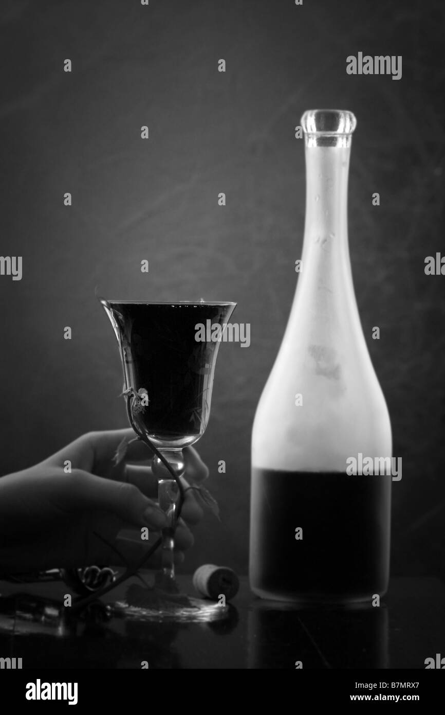 Pub table drinks glasses Black and White Stock Photos & Images - Alamy