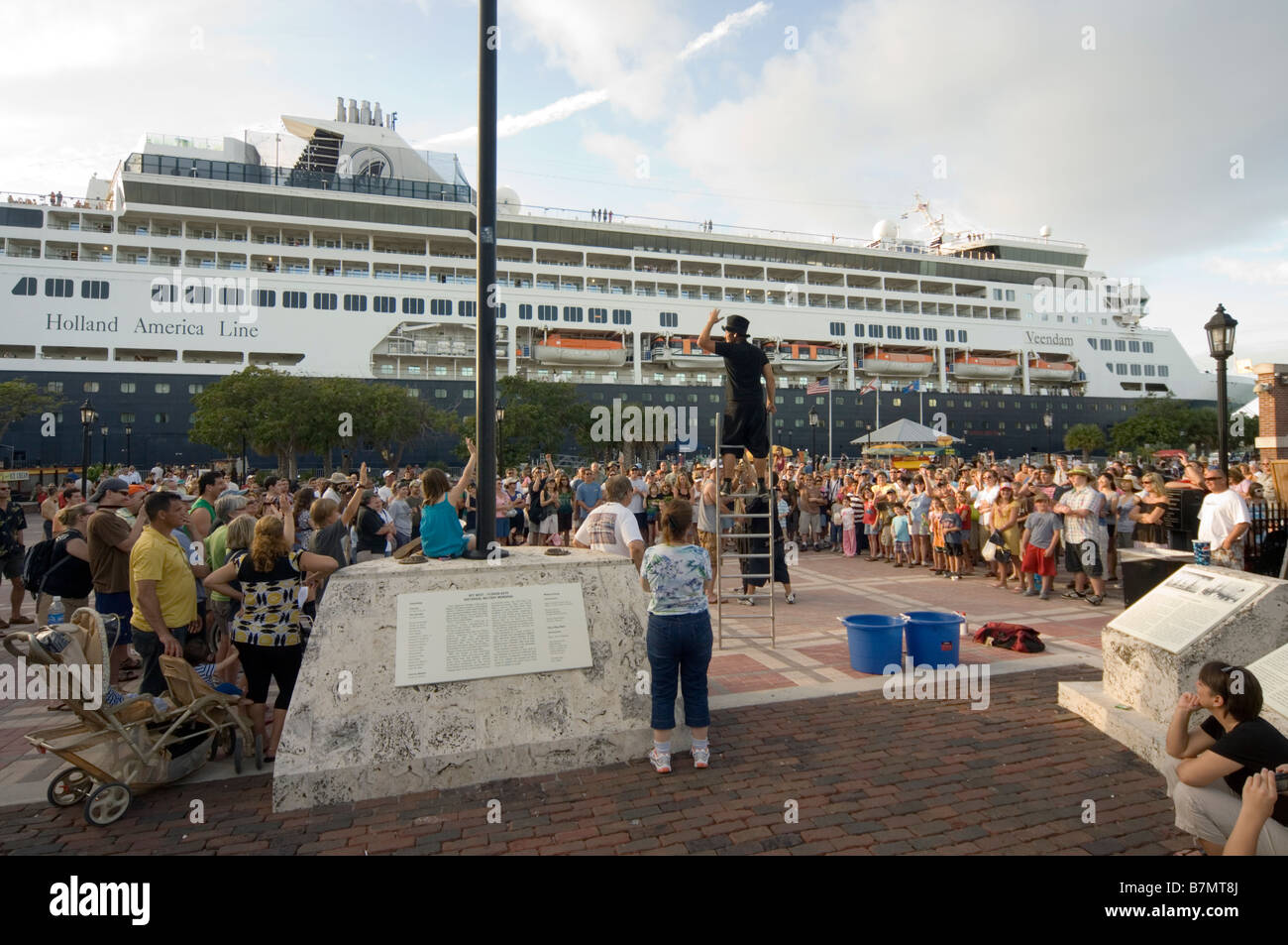 entertainer on mallory square key west florida Stock Photo - Alamy