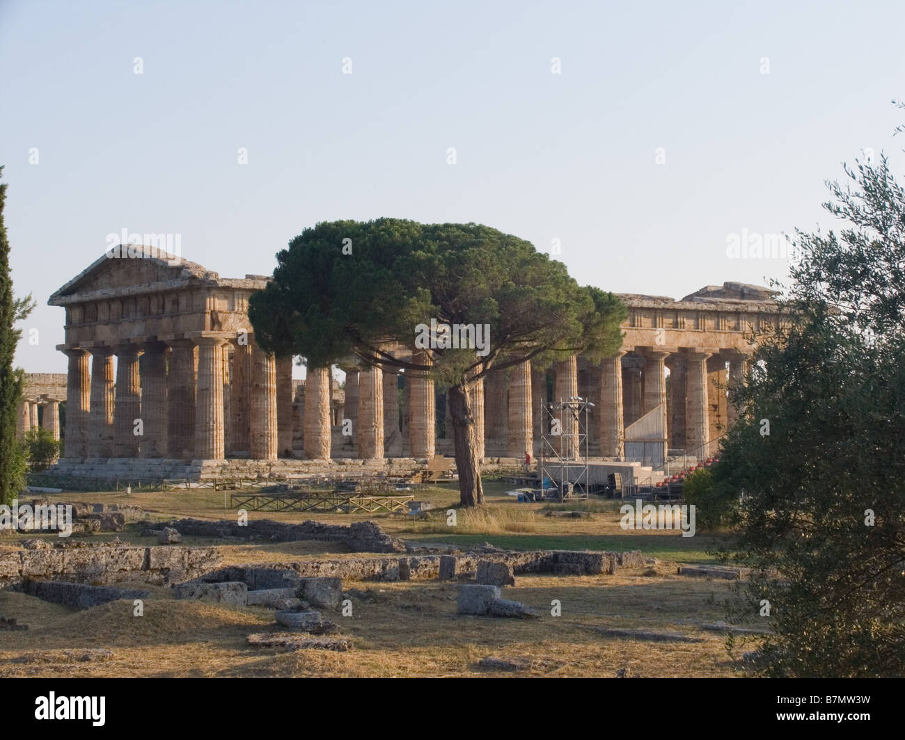 Greek buildings hi-res stock photography and images - Alamy