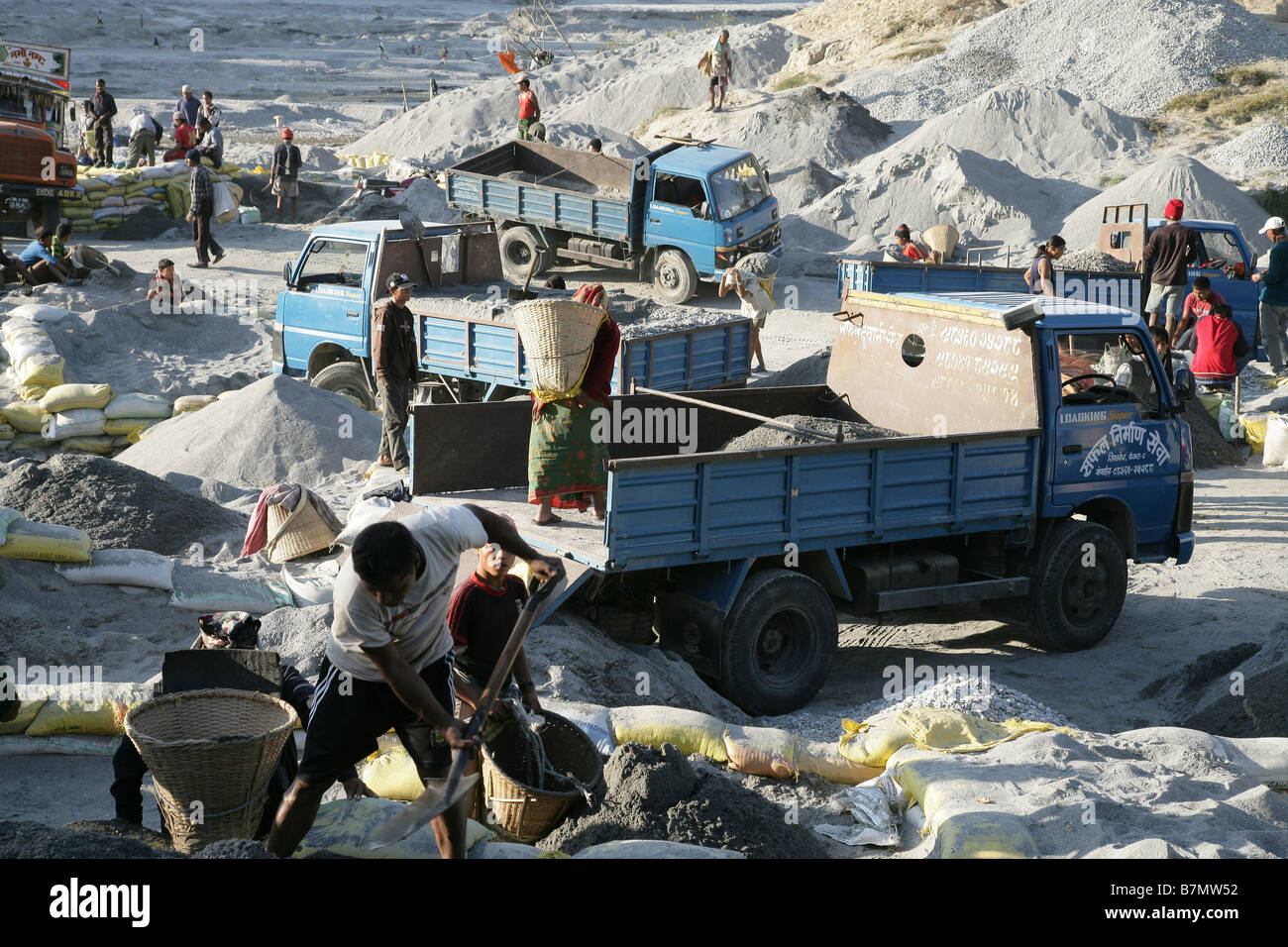 Load loading hi-res stock photography and images - Alamy