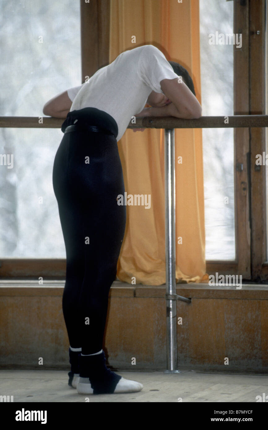 Boy ballet stretch hi-res stock photography and images - Alamy