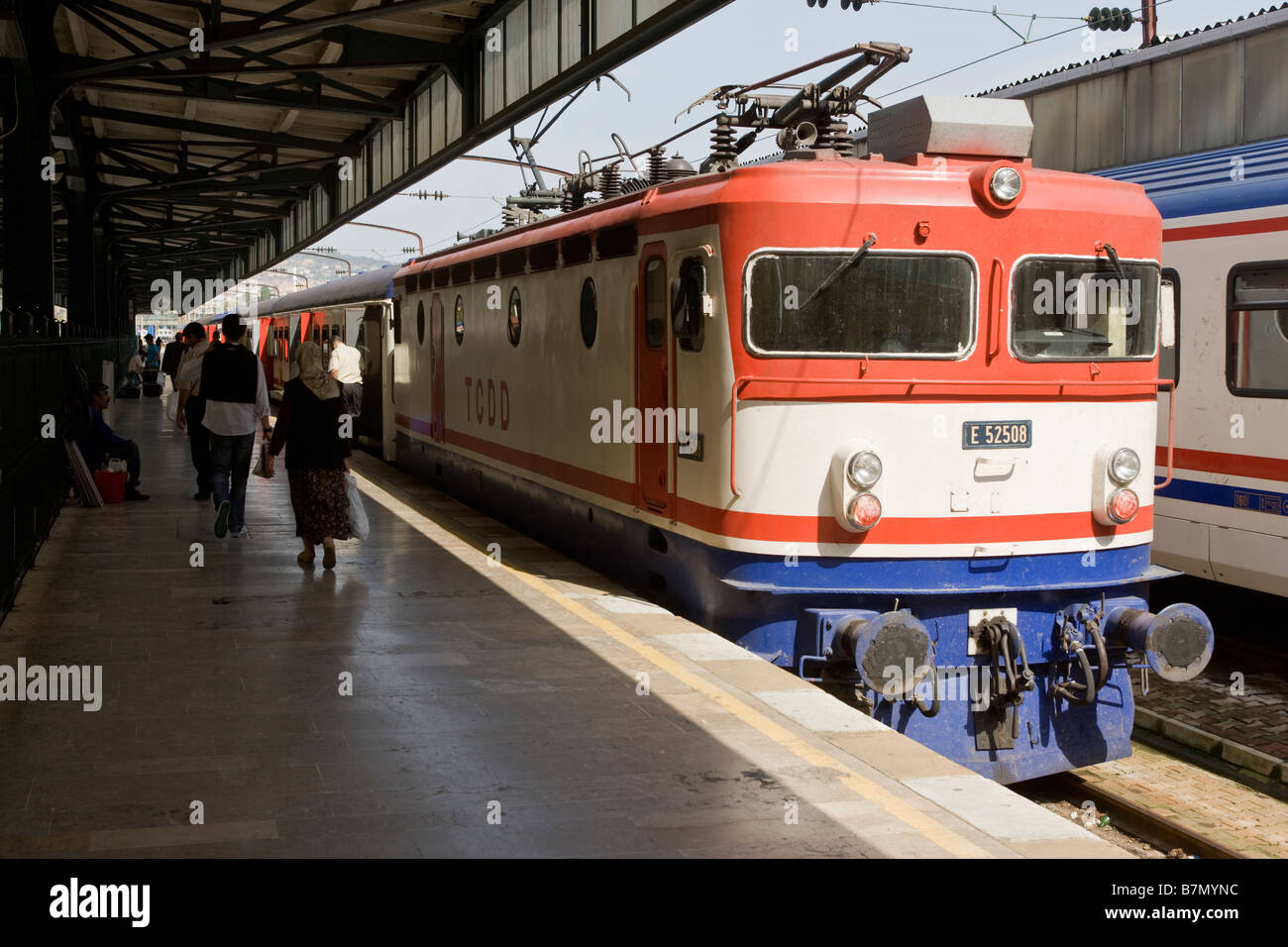 Istanbul train station platform hi-res stock photography and images - Alamy