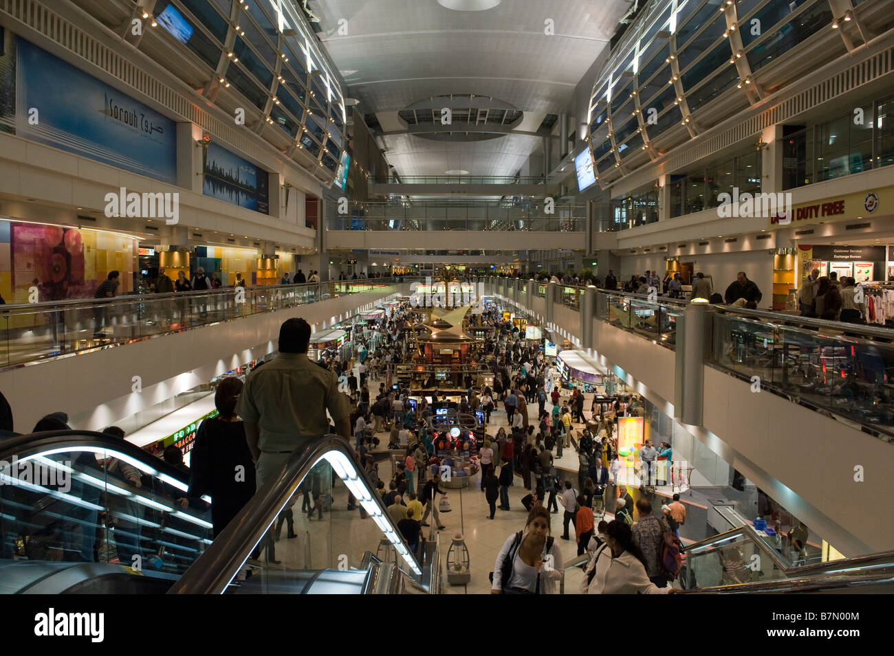 The vast international transit lounge at Dubai International Airport ...
