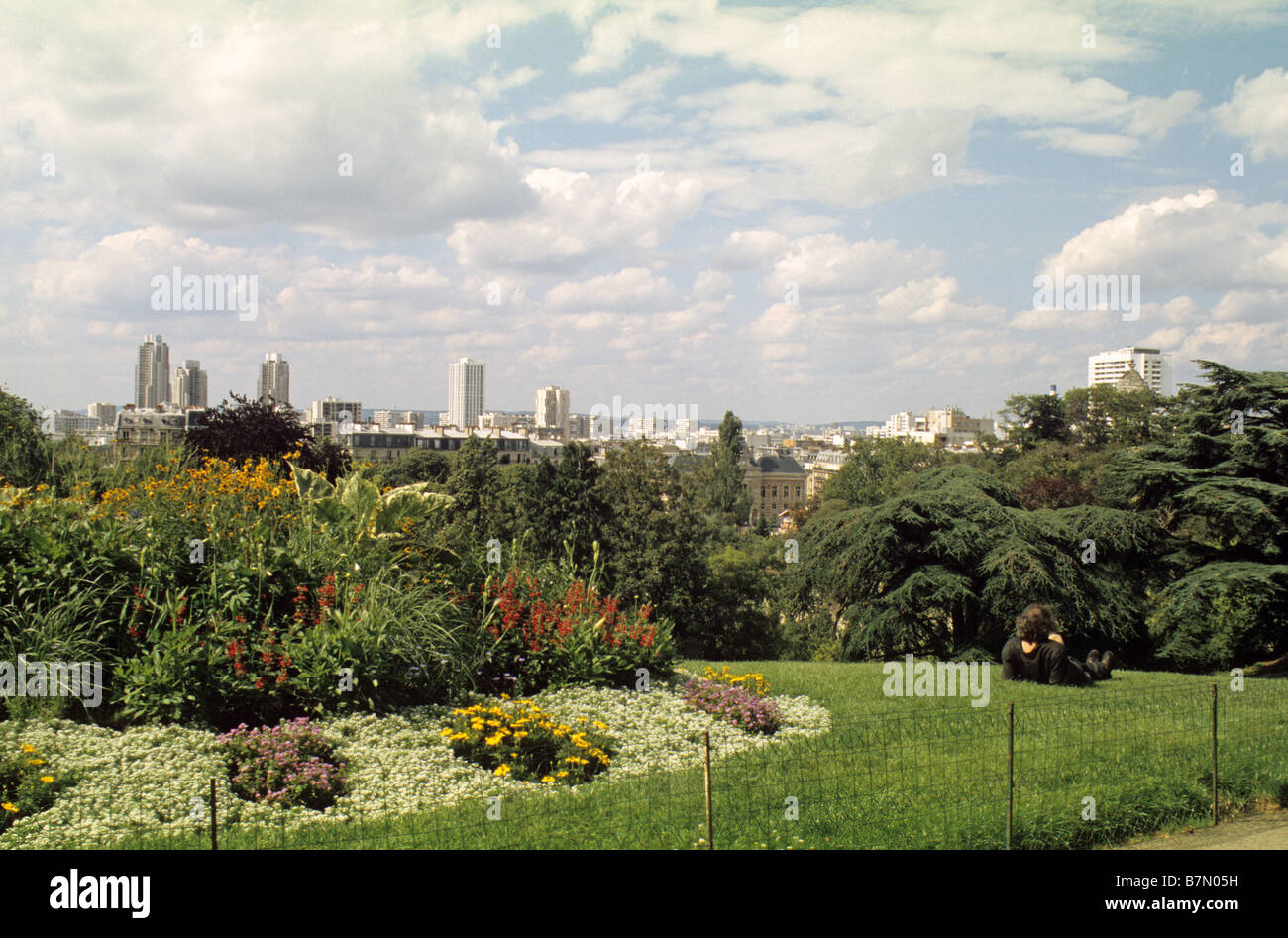 Paris, Parc des Buttes Chaumont, general view Stock Photo - Alamy