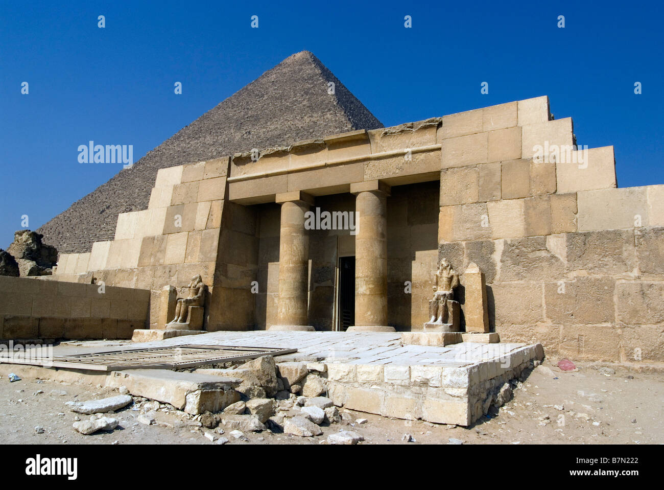 Temple near the Pyramids Giza Egypt Stock Photo - Alamy