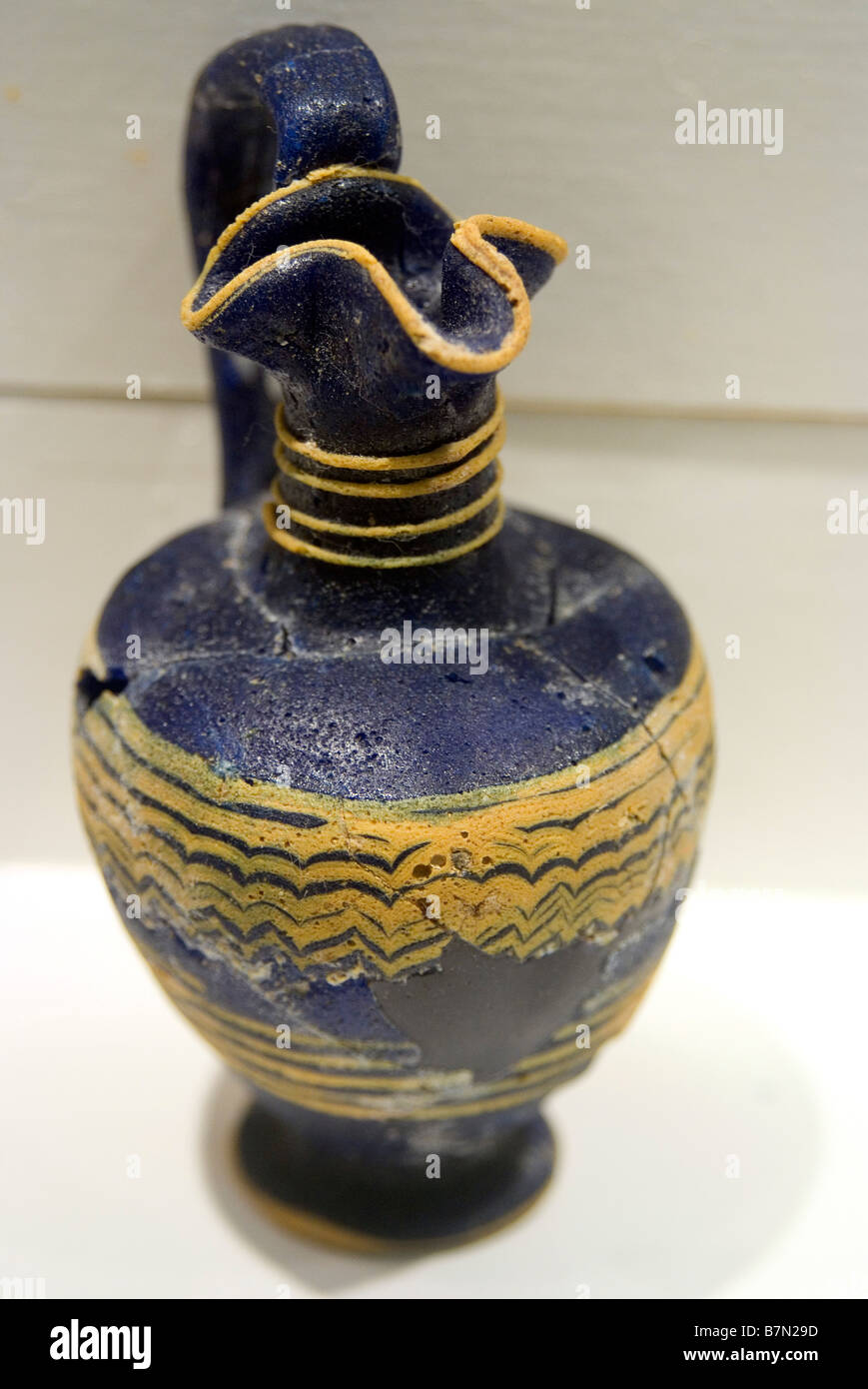 Roman glassware hi-res stock photography and images - Alamy