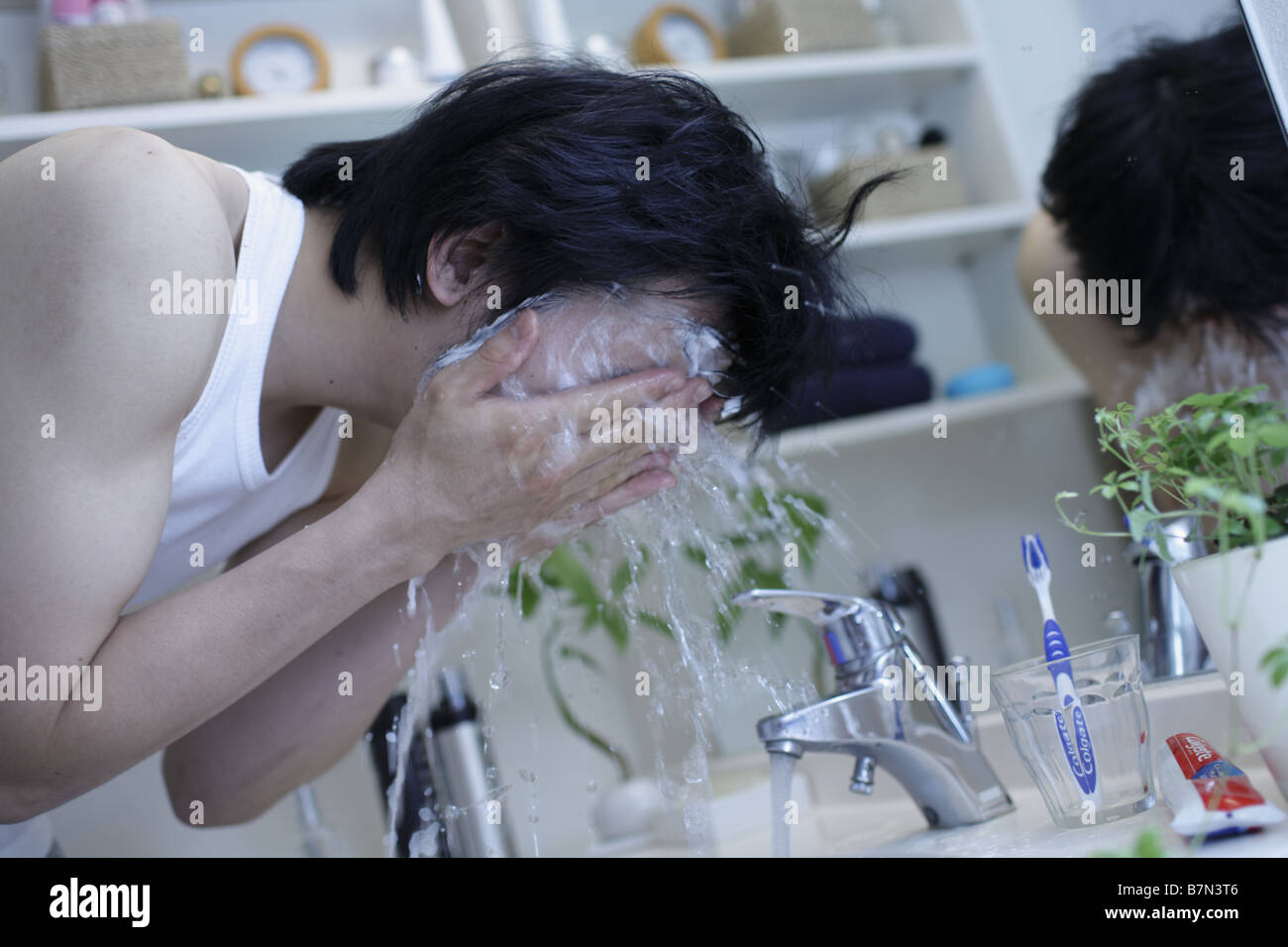 Man rinsing face hi-res stock photography and images - Alamy