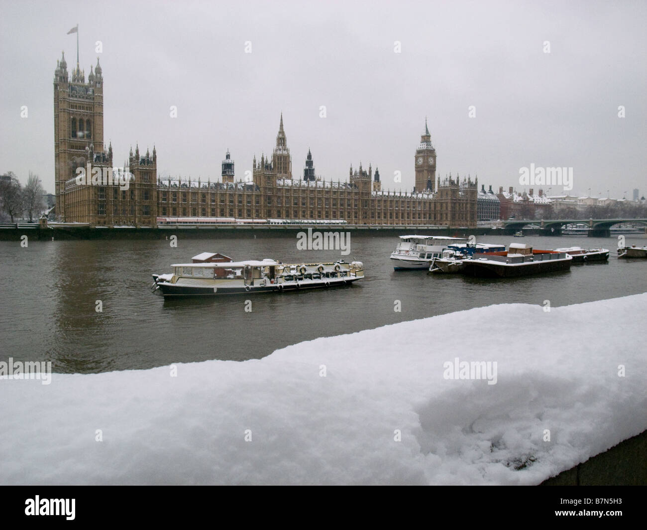 London winter snow thames river parliament big ben westminster hi-res ...