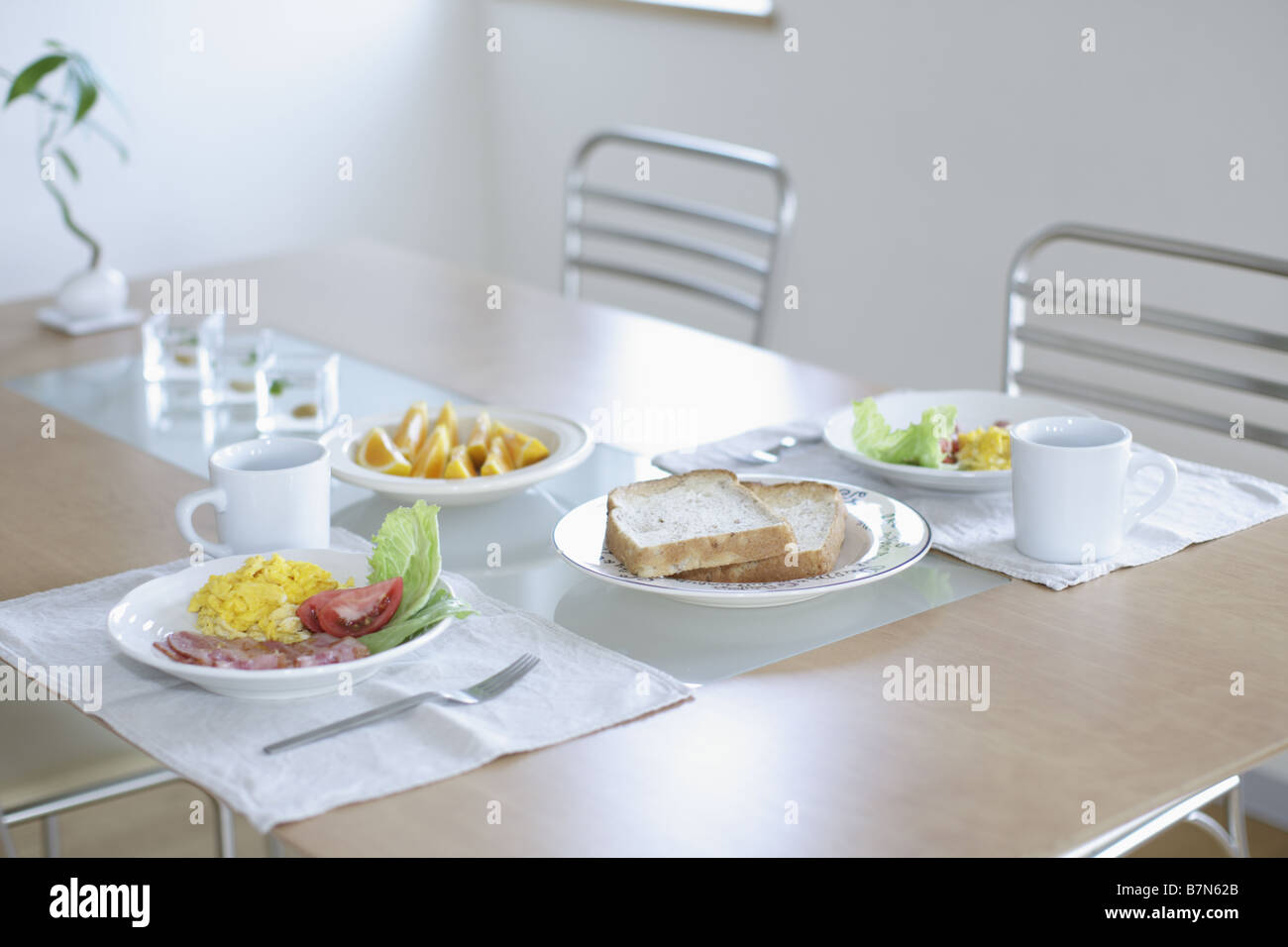 Egg chair indoor hi-res stock photography and images - Alamy