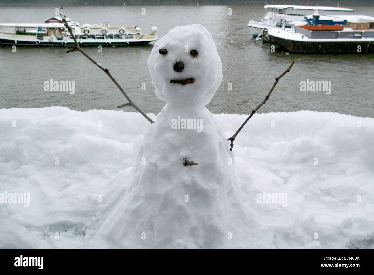 Melting snowman hi-res stock photography and images - Alamy