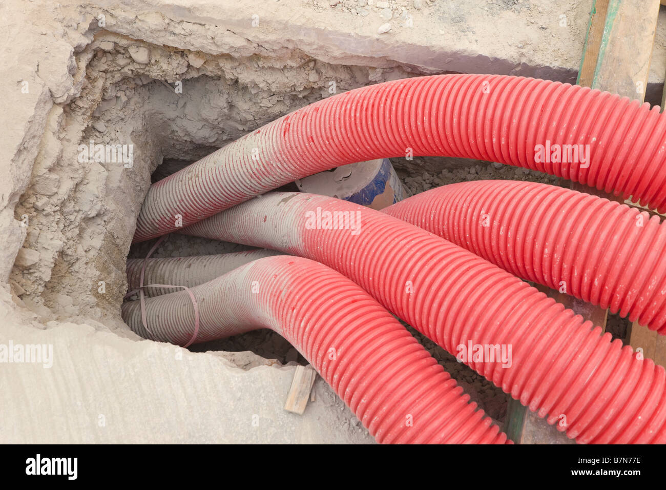 Cable manhole hi-res stock photography and images - Alamy