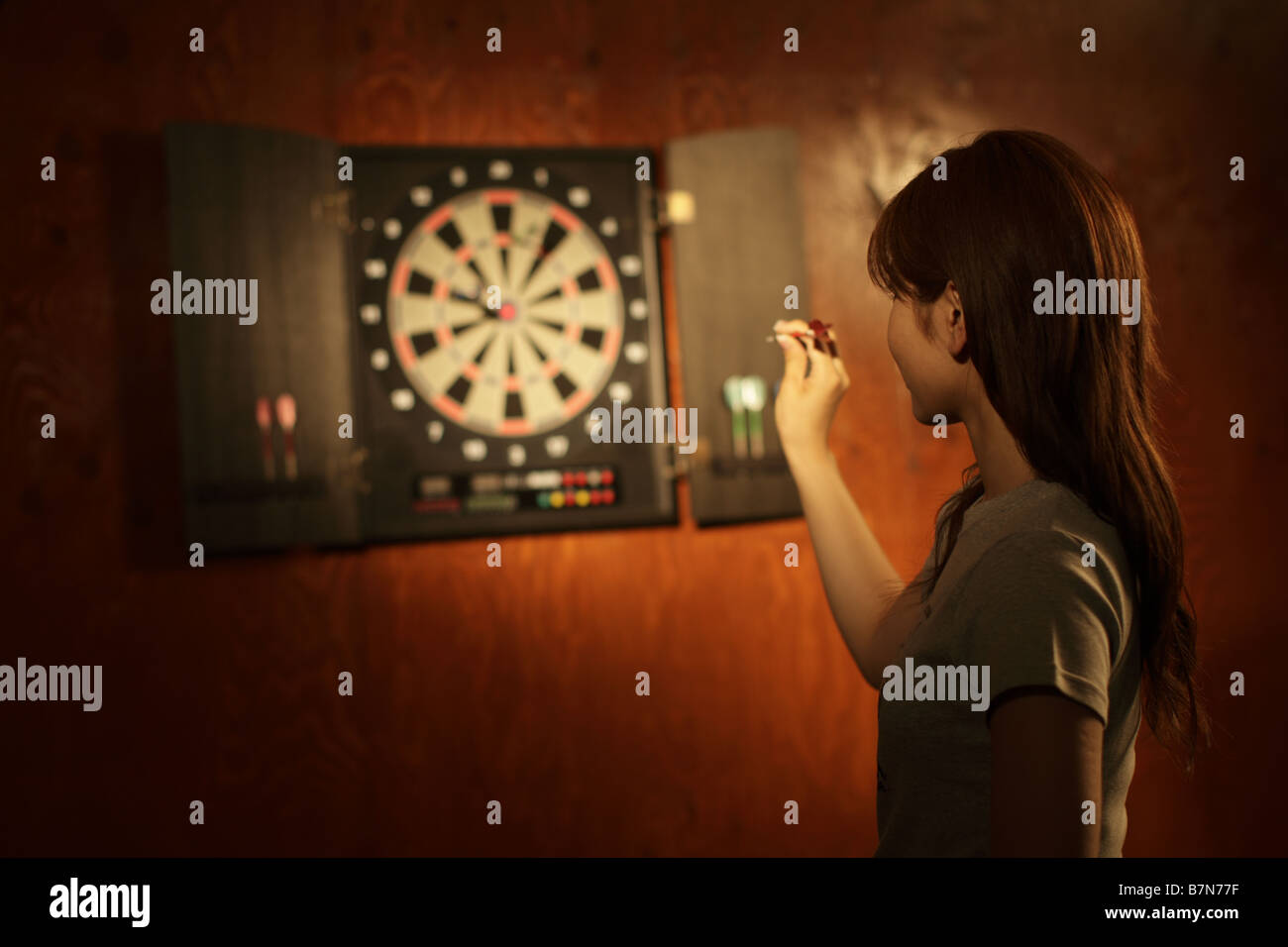 Woman throwing dart hi-res stock photography and images - Alamy