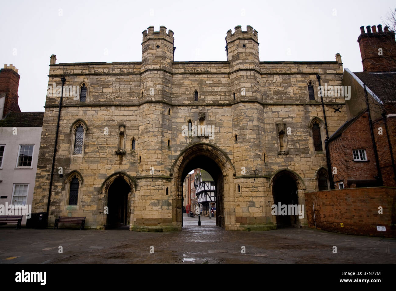 Medieval castle entrance towers hi-res stock photography and images - Alamy