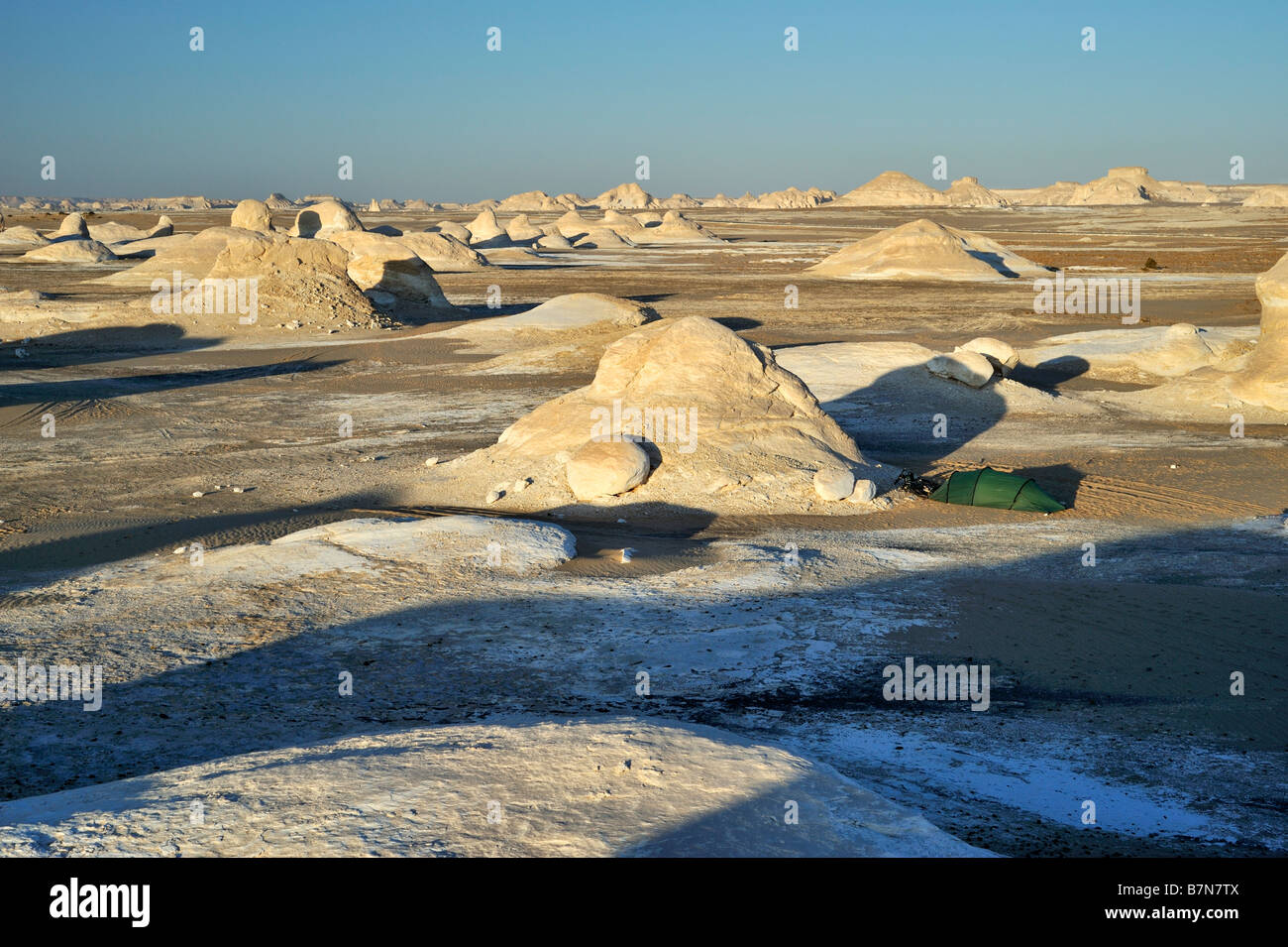 camping in the White Desert of Western Egypt Stock Photo - Alamy