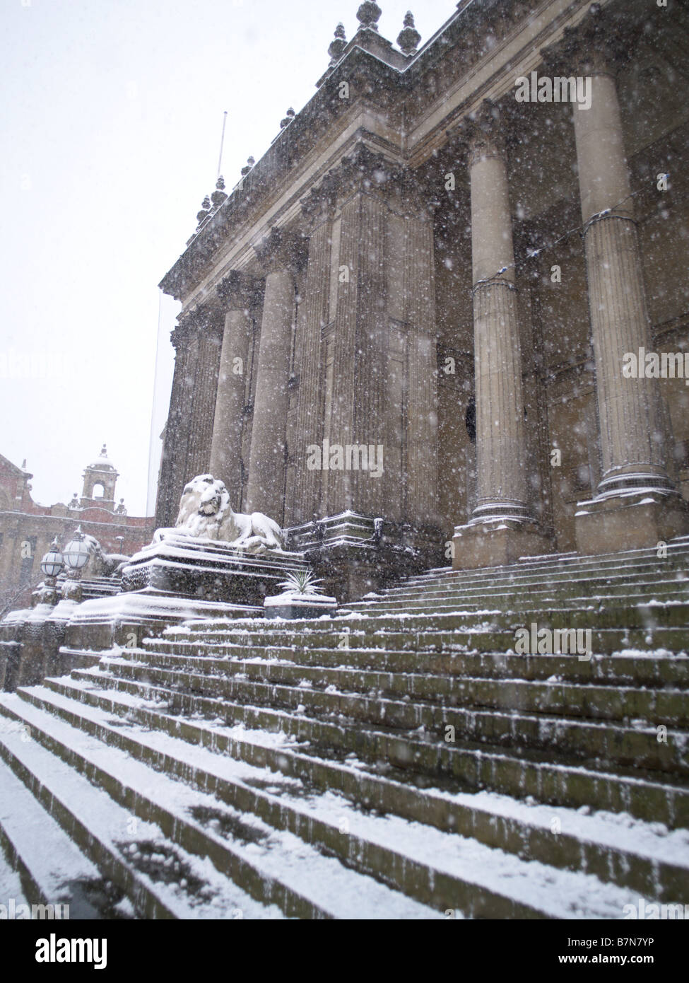 Leeds town hall winter hi-res stock photography and images - Alamy