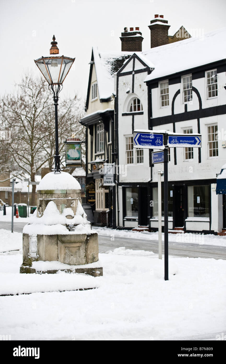 Isleworth hi-res stock photography and images - Alamy