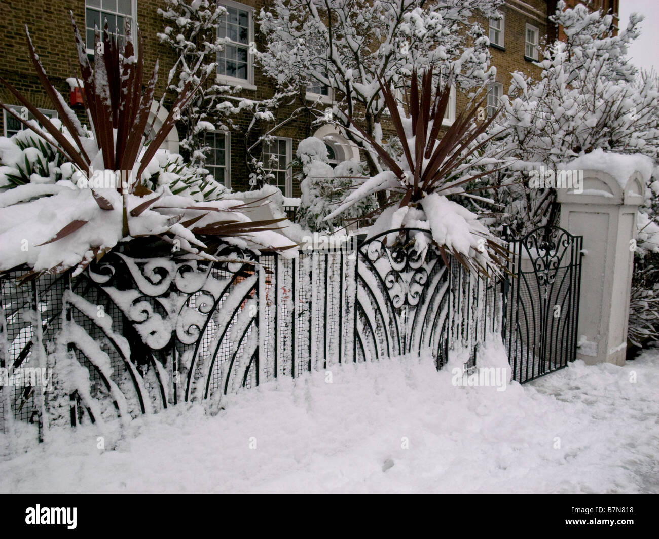 Snow in February in London Stock Photo - Alamy