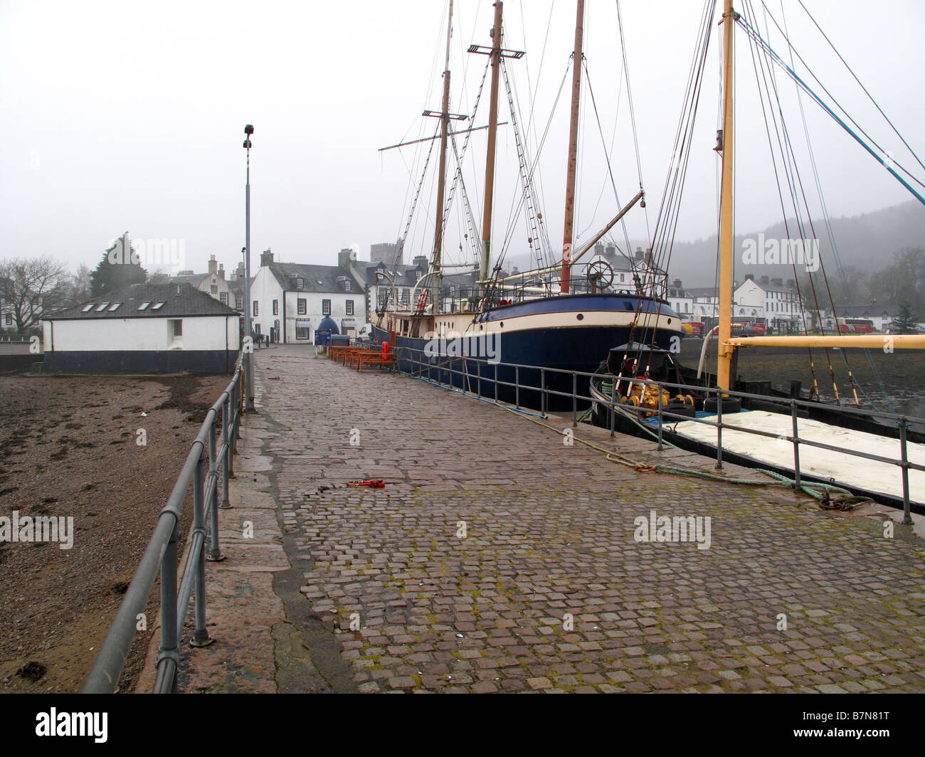 Penguin ship hi-res stock photography and images - Alamy