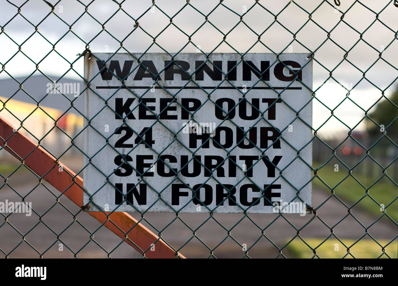 Security sign mounted on chainlink fence Stock Photo - Alamy