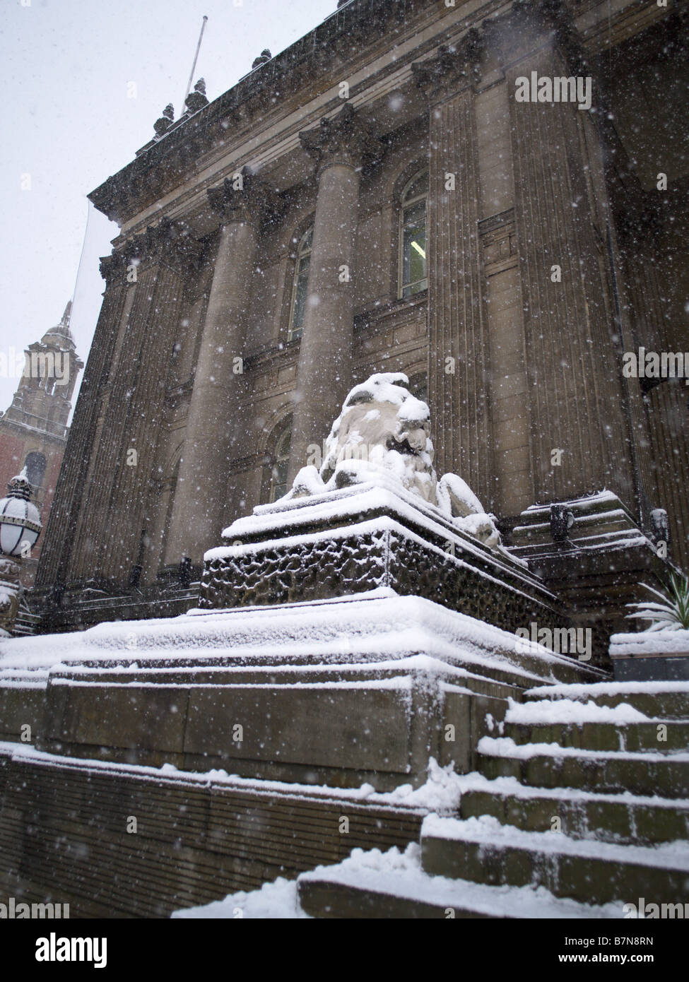Leeds town hall winter hi-res stock photography and images - Alamy