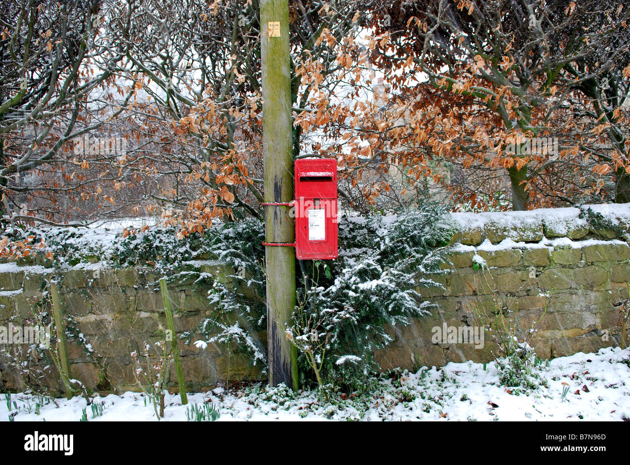 Red Post Box Winter Stock Photo - Alamy