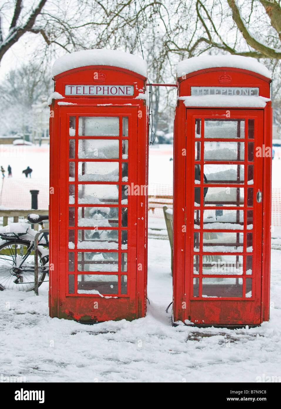 Phone box in snow hi-res stock photography and images - Alamy