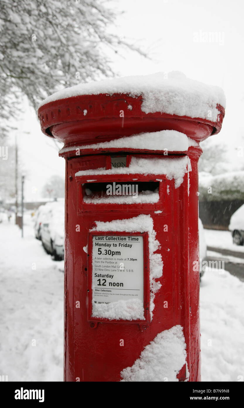 Traditional British red post box covered in snow Stock Photo - Alamy