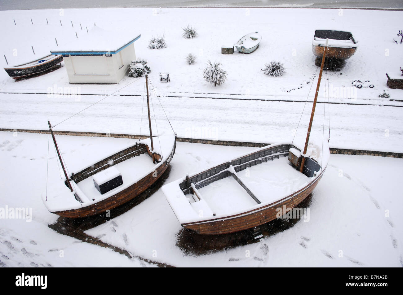 Fishing boat brighton seafront hi-res stock photography and images - Alamy