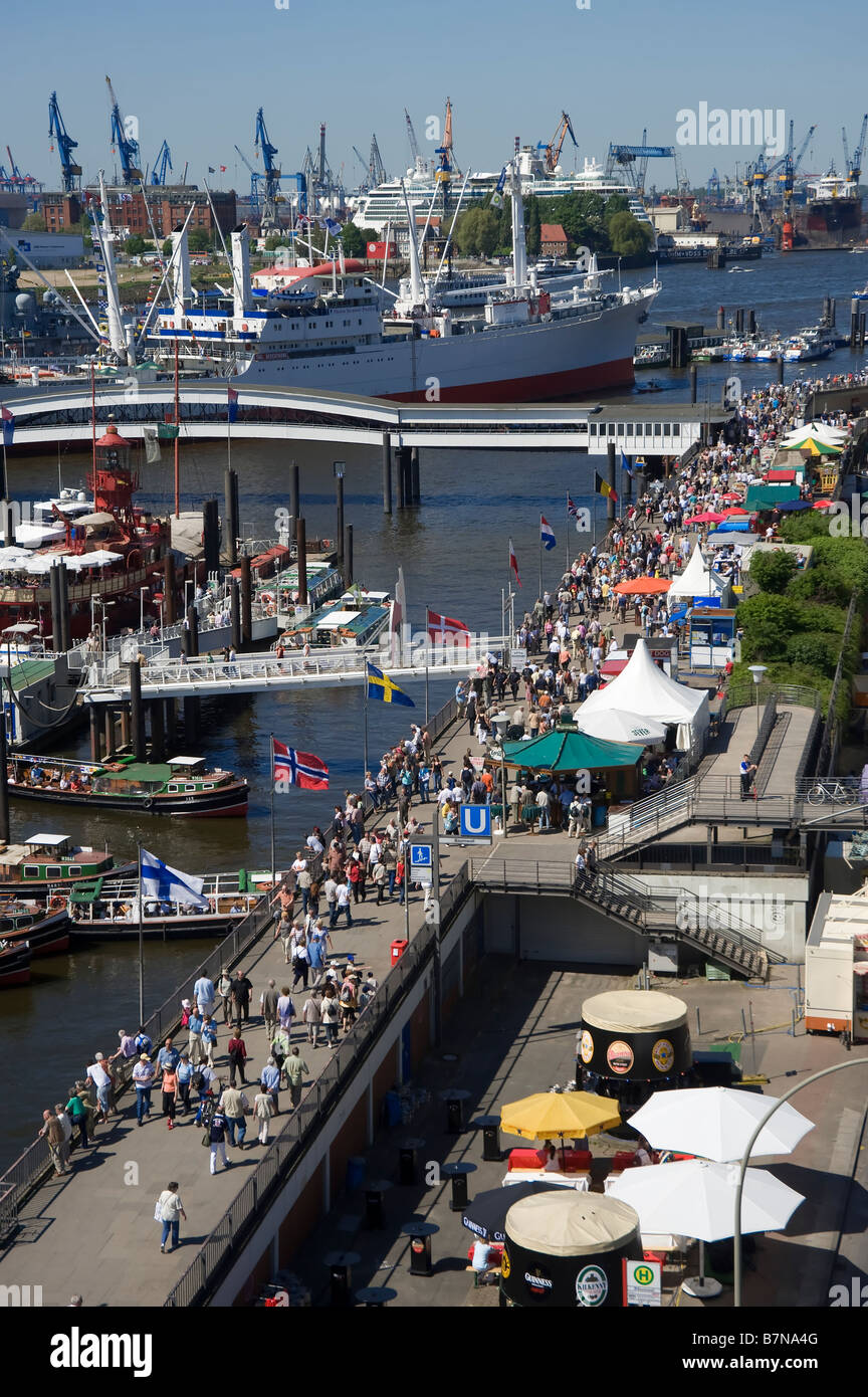 Hafenfest hamburg hi-res stock photography and images - Alamy