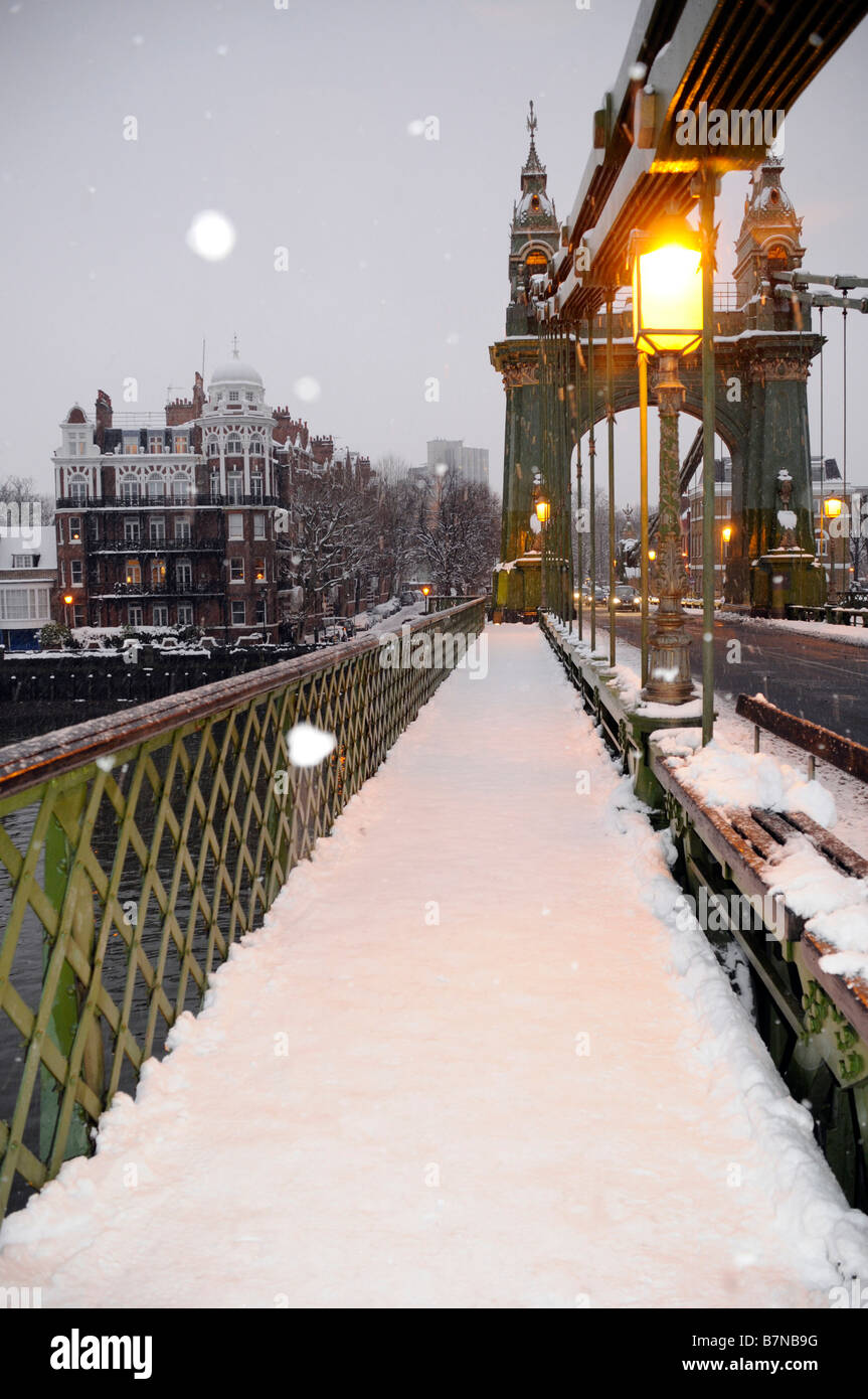 Hammersmith Bridge as heavy snow hits London causing traffic chaos with ...