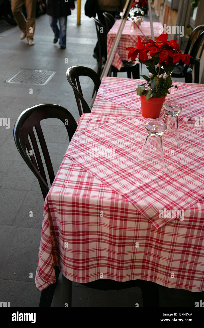 Tables of restaurant on a city sidewalk Stock Photo - Alamy