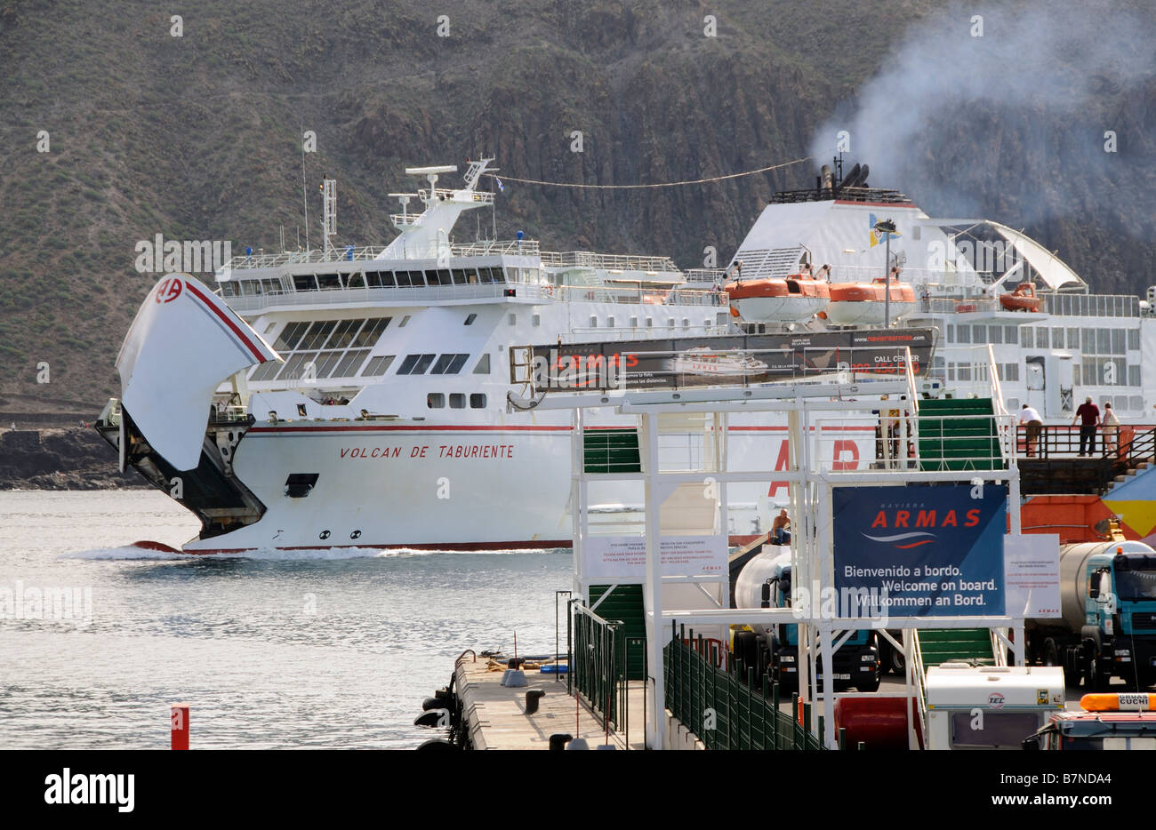 Berthing of vessels hi-res stock photography and images - Alamy