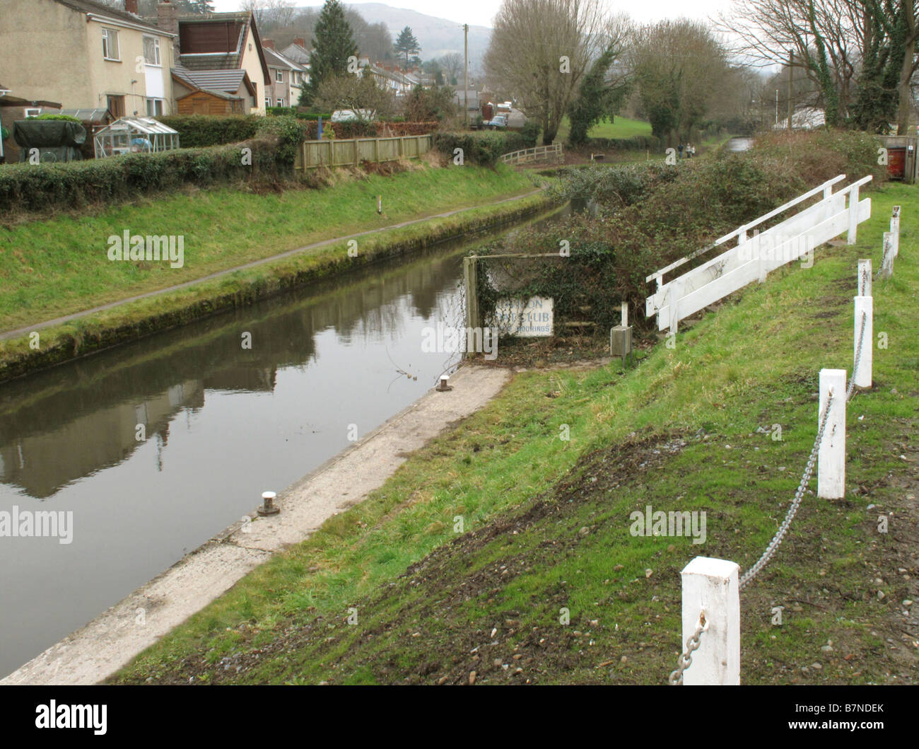 Canal boat govilon wharf govilon hi-res stock photography and images ...